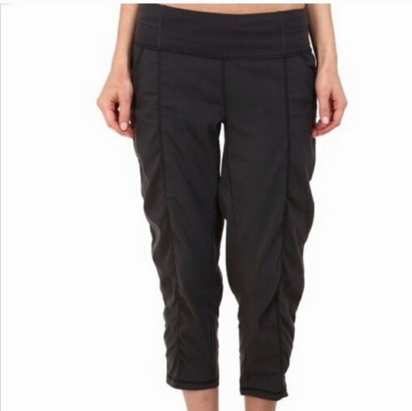 Lucy | Pants & Jumpsuits | Lucy Activewear Get Going Capri Athletic ...